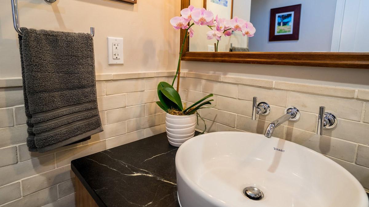 Private Residence Bathroom | ARTO.com